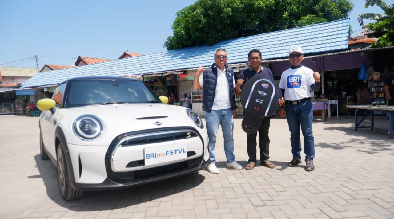 BRI Gelar BRImo FSTVL 2024, Nasabah Sumenep Dapat Mini Cooper Electric