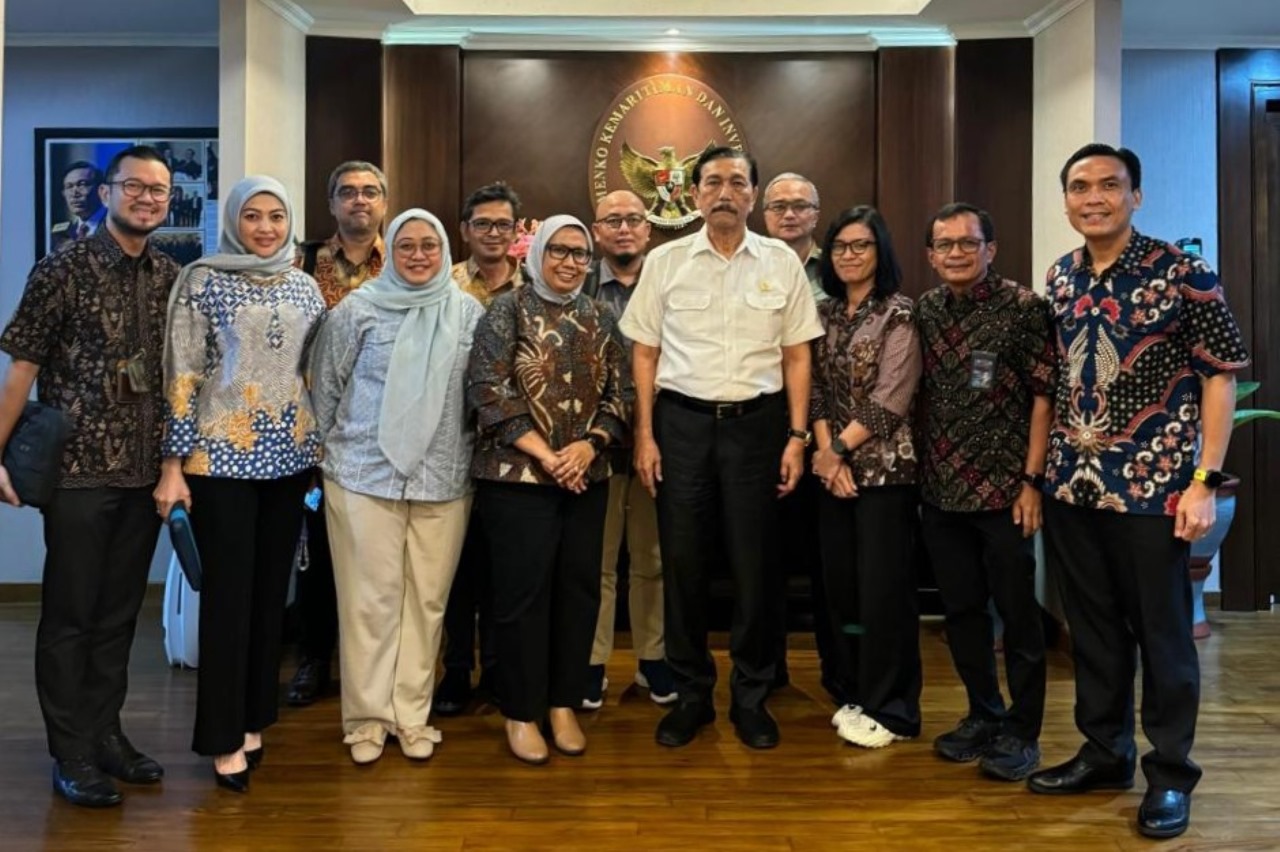Menko Marves Luhut Binsar Apresiasi Produk Semen Hijau SIG