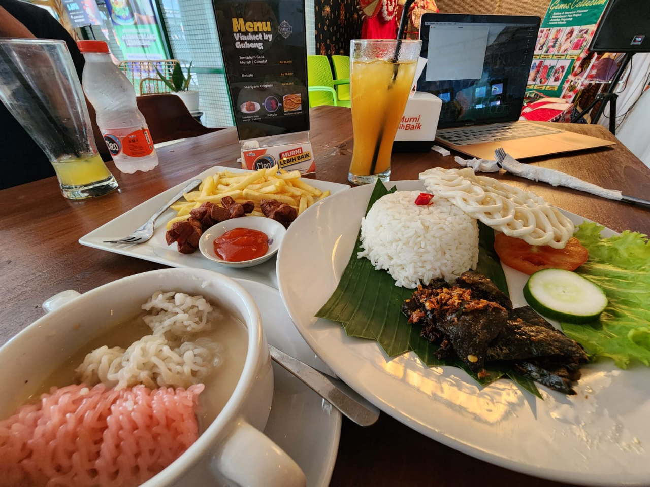 Menikmati Suguhan Kuliner Heritage di Viaduct by Gubeng Surabaya