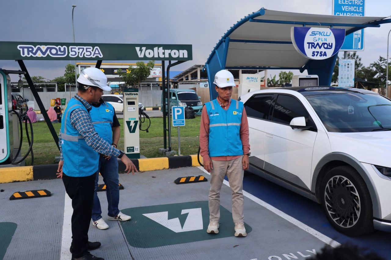 Nataru 20242025: PLN Perkuat Kesiapan SPKLU di Rest Area Trans Jawa Timur