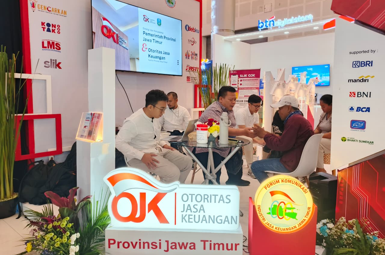OJK Perluas Akses dan Literasi Keuangan Lewat Pojok Keuangan di Jatim Fest 2025